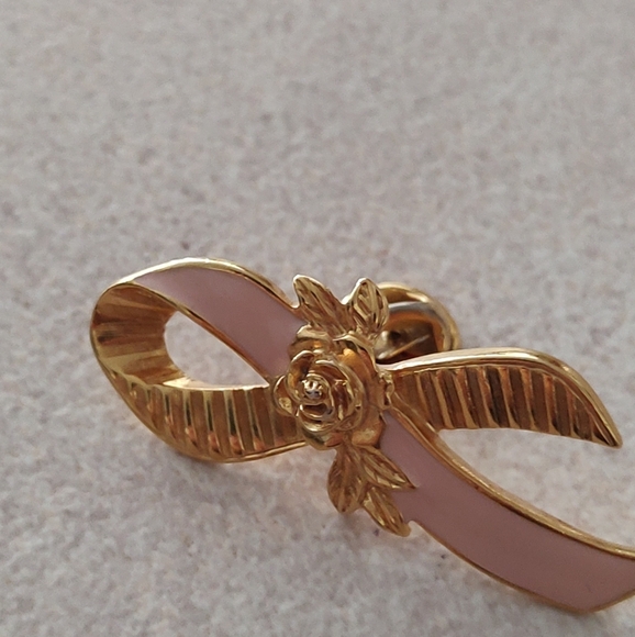 Avon | Jewelry | Vintage Avon Brooch Pin Beautiful Accessory Focuses On ...